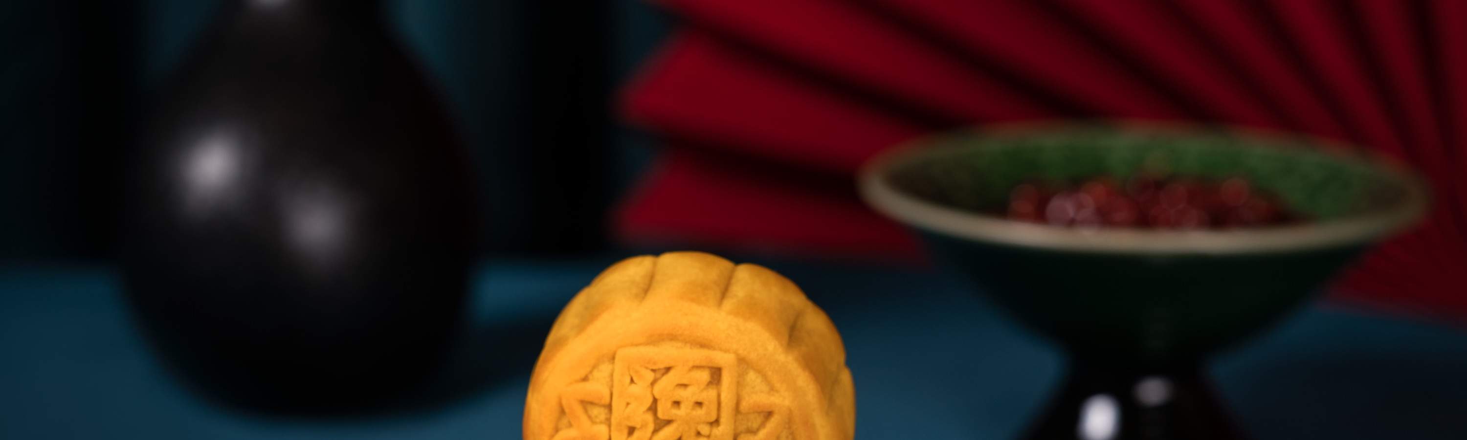 EATON HK Yat Tung Heen | Mini Lava Egg Custard Mooncake Gift Set ...