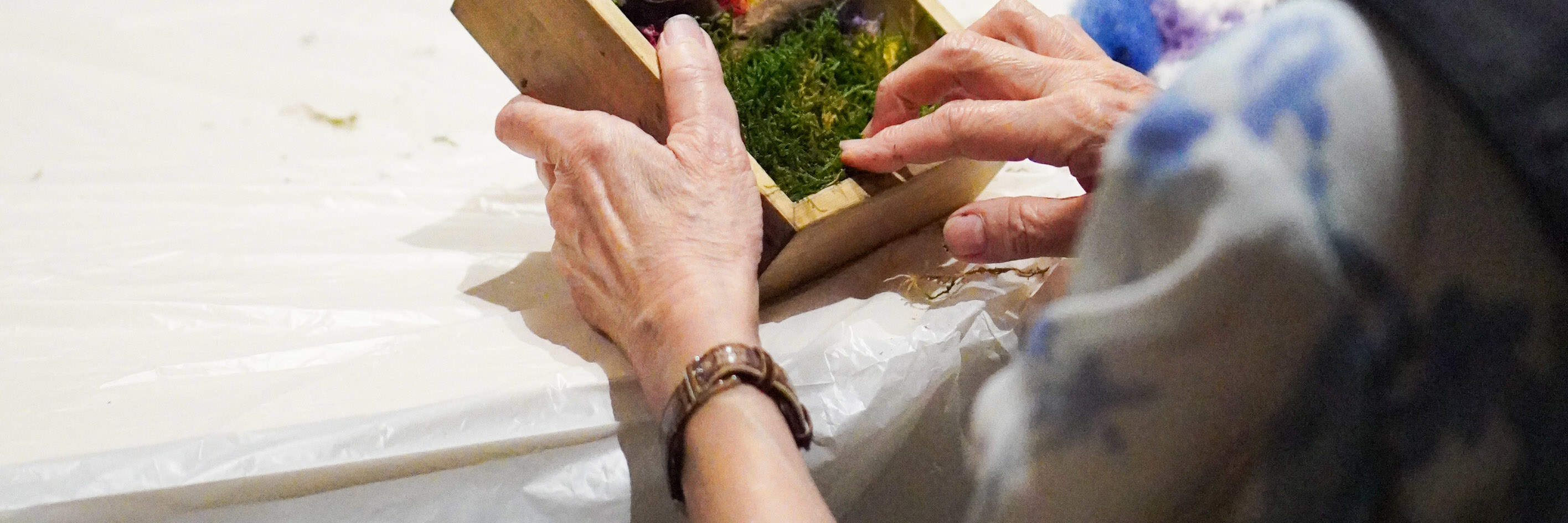 Preserved Floral Wood Frame Art Workshop - Klook Singapore