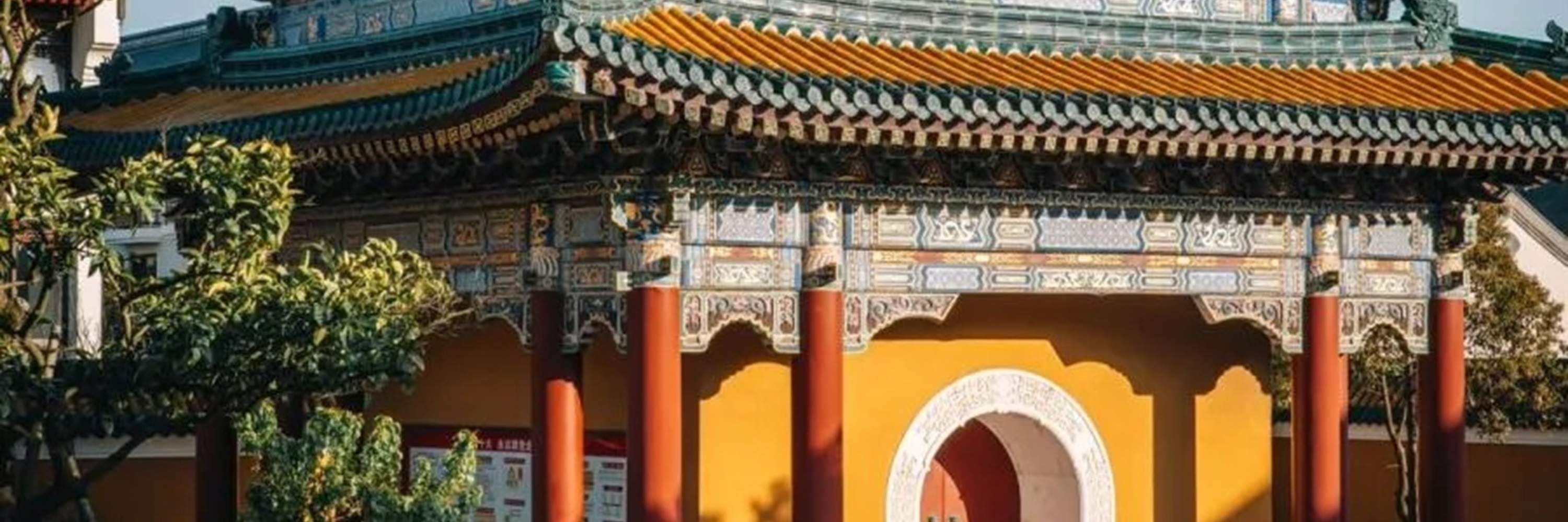 One-Day Tour of Xiamen Botanical Garden, Nanputuo Temple & Xiamen ...