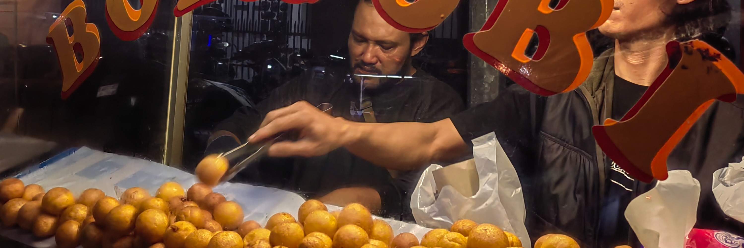 Rasakan Pemandangan Street Food Jakarta dengan Transportasi MRT - Klook ...