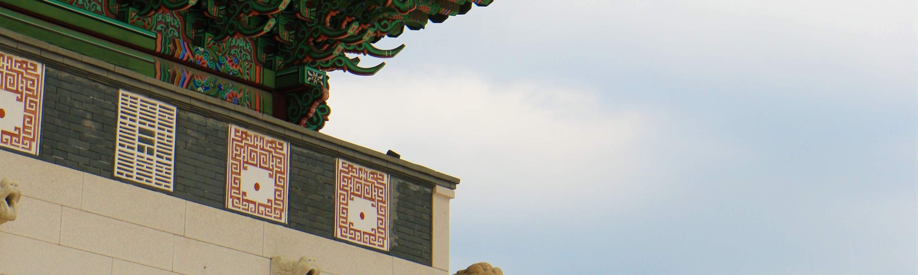 Seoul Bukchon Pedicab Tour: Temple, Dongdaemun, Cafe, and Chimaek ...