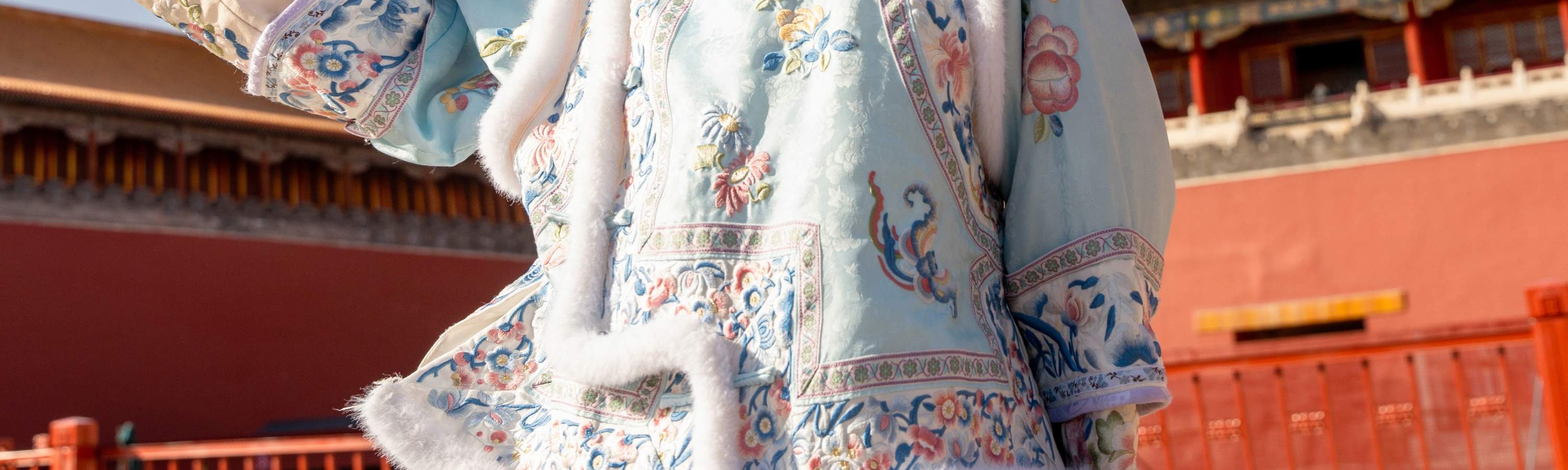 Tourists take photos in ancient Chinese costumes of Qing Palace ...