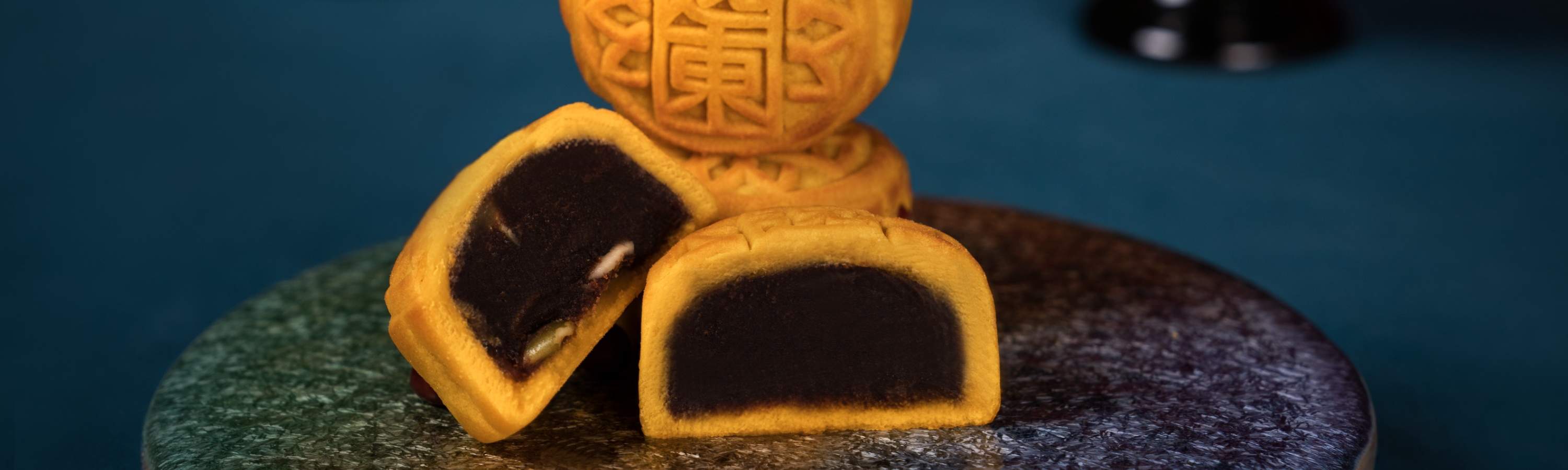 EATON HK Yat Tung Heen | Mini Lava Egg Custard Mooncake Gift Set ...