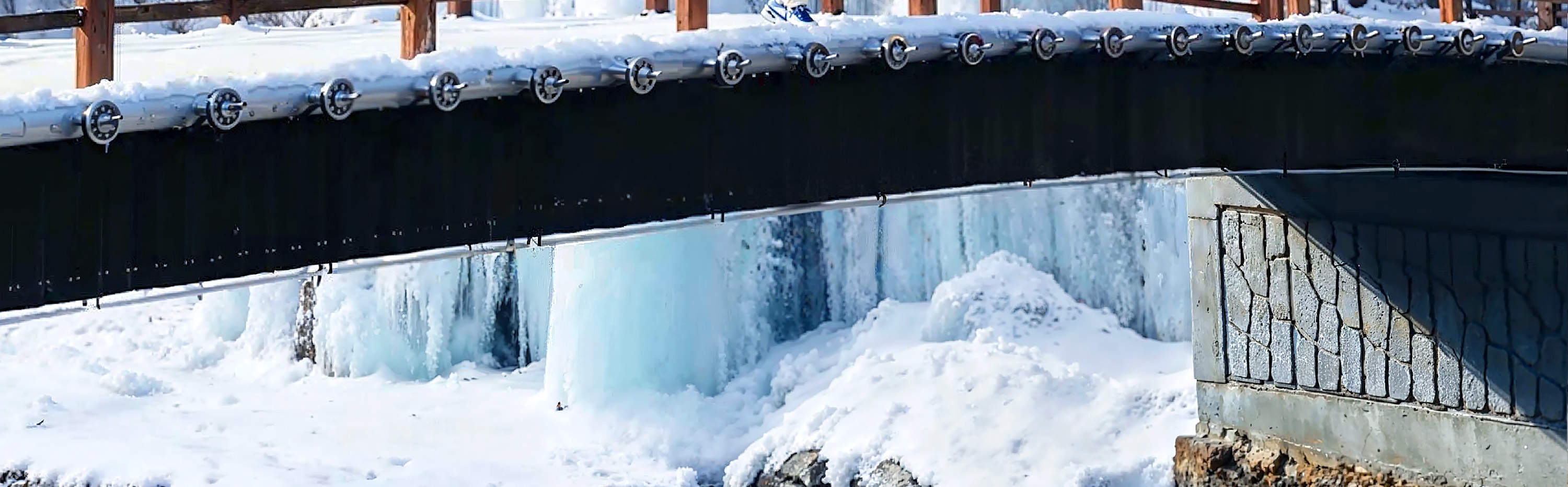 Seoul Winter Highlights: Vivaldi Ski & Frozen Eobi Ice Valley Tour - Klook