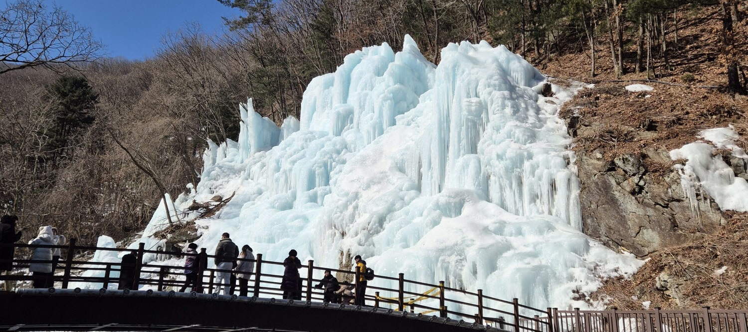 Feel the Korea winter in the Ice valley and Snow sledding park - Klook ...