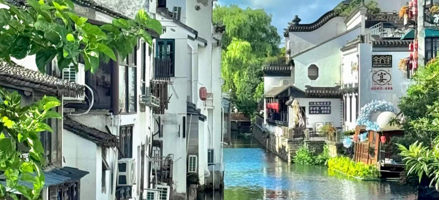Suzhou Hanfu Experience (Hanfu Rental + Optional Photographer Outdoor ...