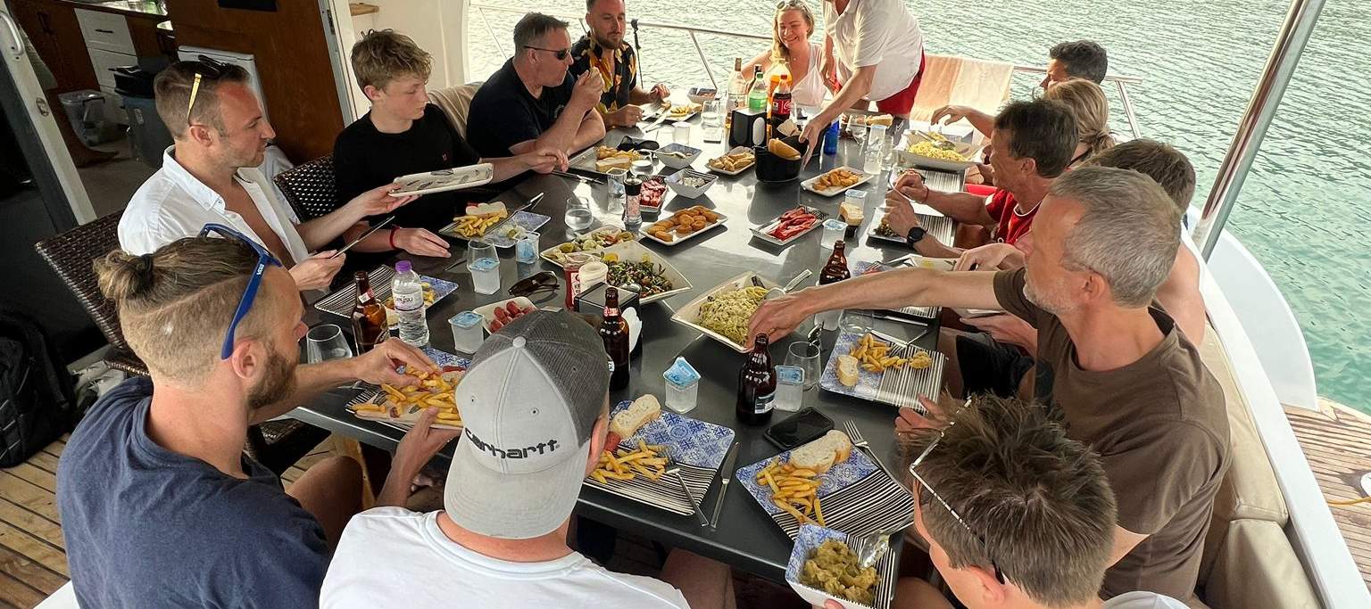 Alanya Luxury Shared VIP Yacht Tour with Lunch & Unlimited Soft Drin ...