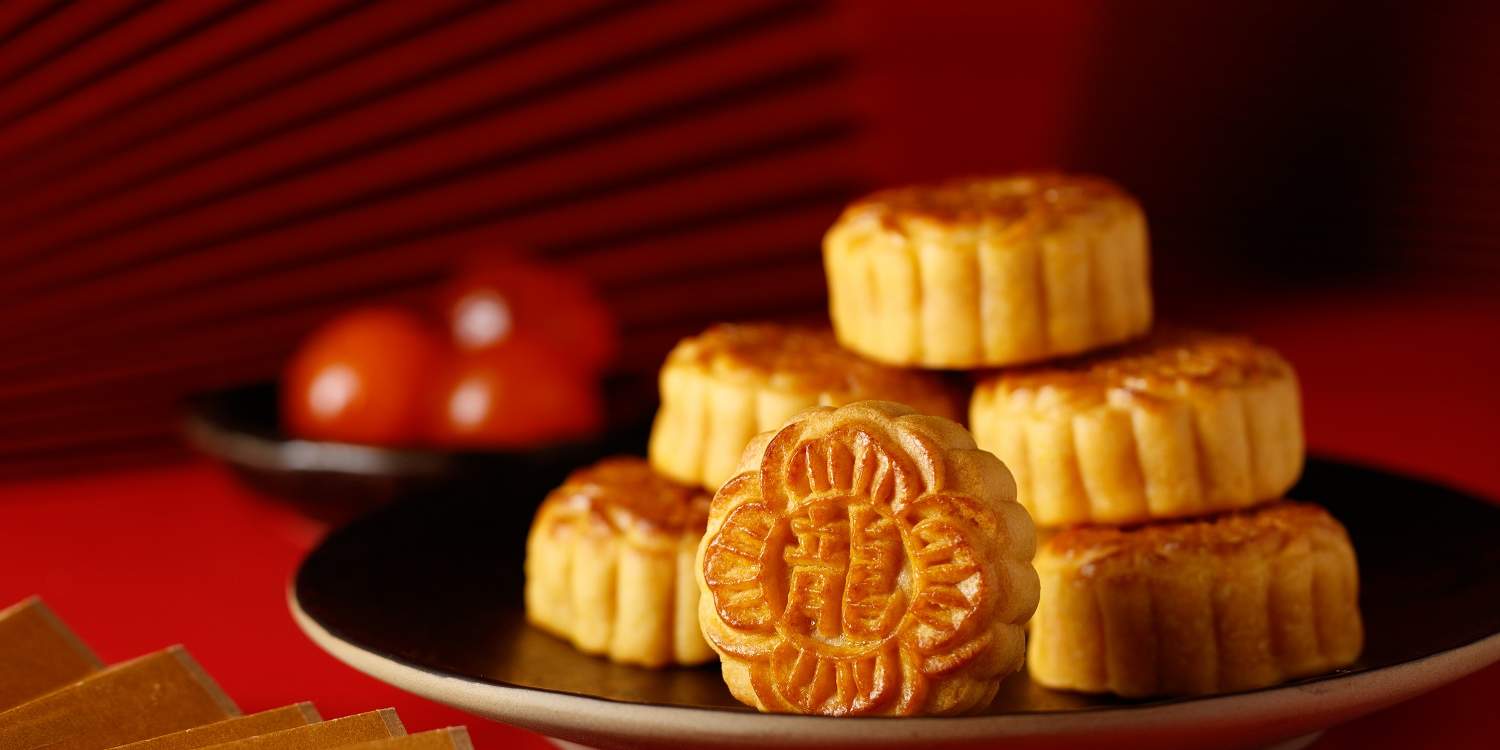 The Kowloon Hotel Loong Yat Heen Mooncake offer |Legendary Custard ...