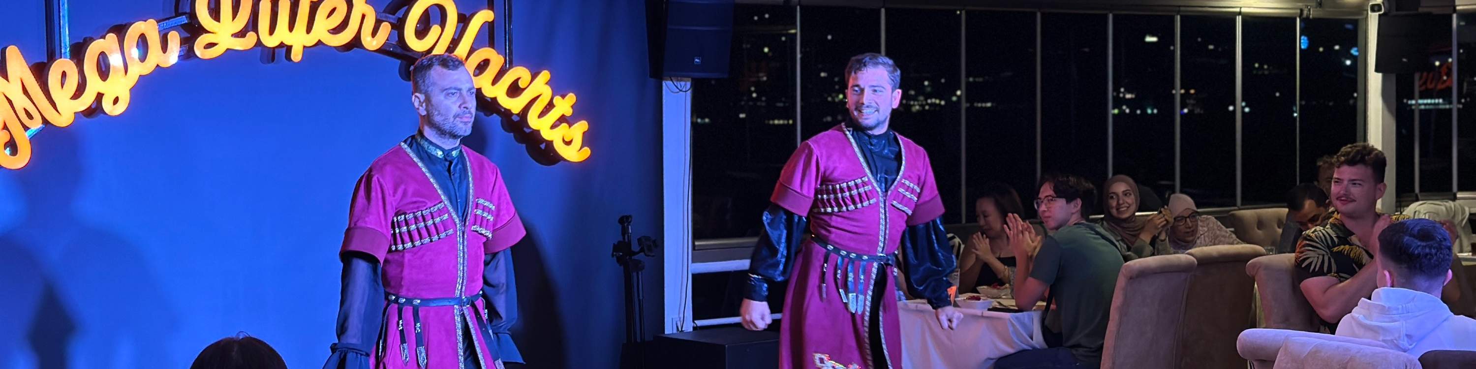 Mega Lufer博斯普魯斯海峽晚餐遊船及表演（含私人餐桌） - Klook 客路