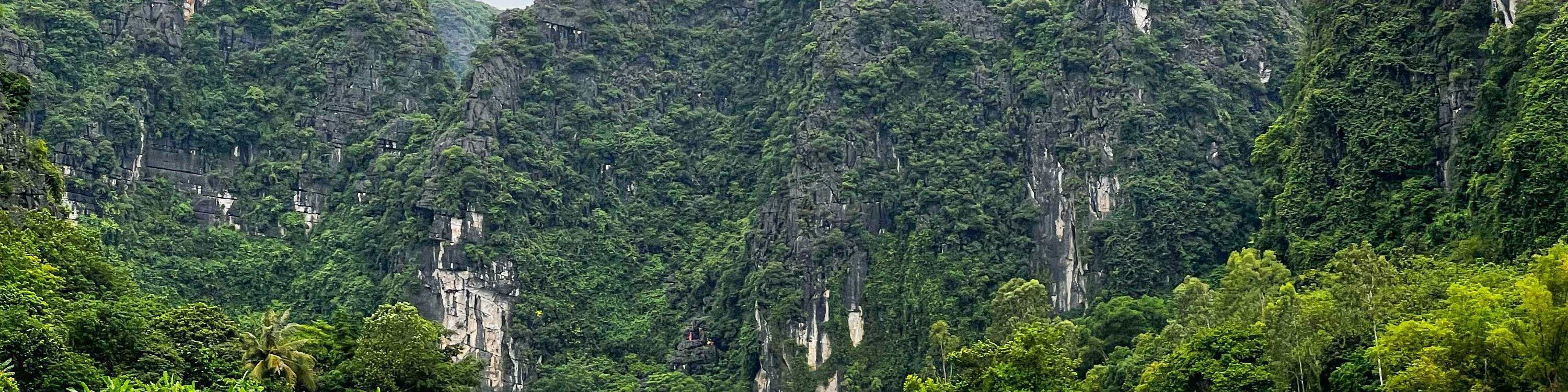 Ninh Binh Day Tour dari Ha Noi: Hoa Lu, Trang An, Tam Coc, Hang Mua ...