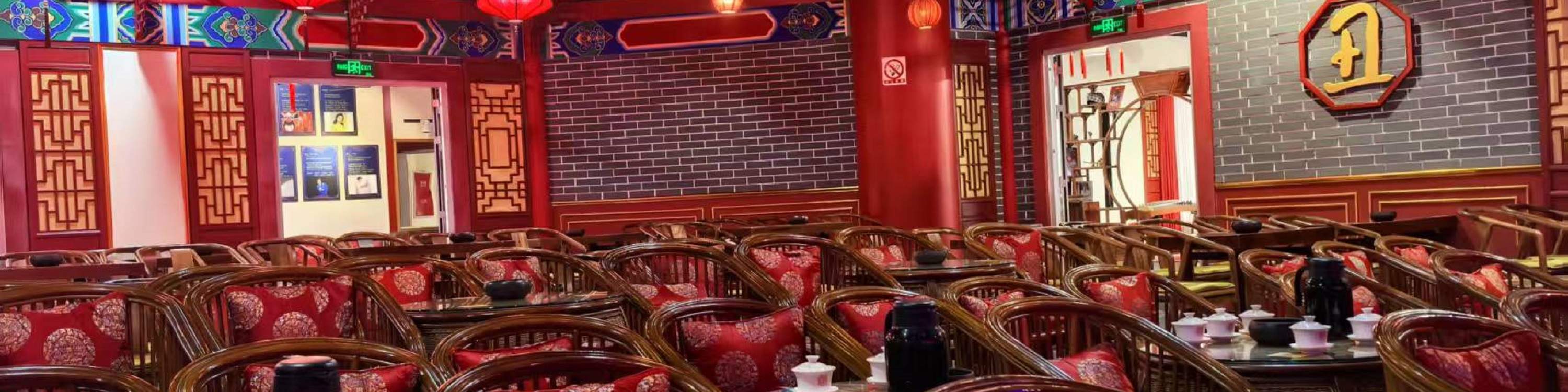 Chengdu Tianfu Square "Gaiwaner Liyuan" face-changing fire-breathing ...
