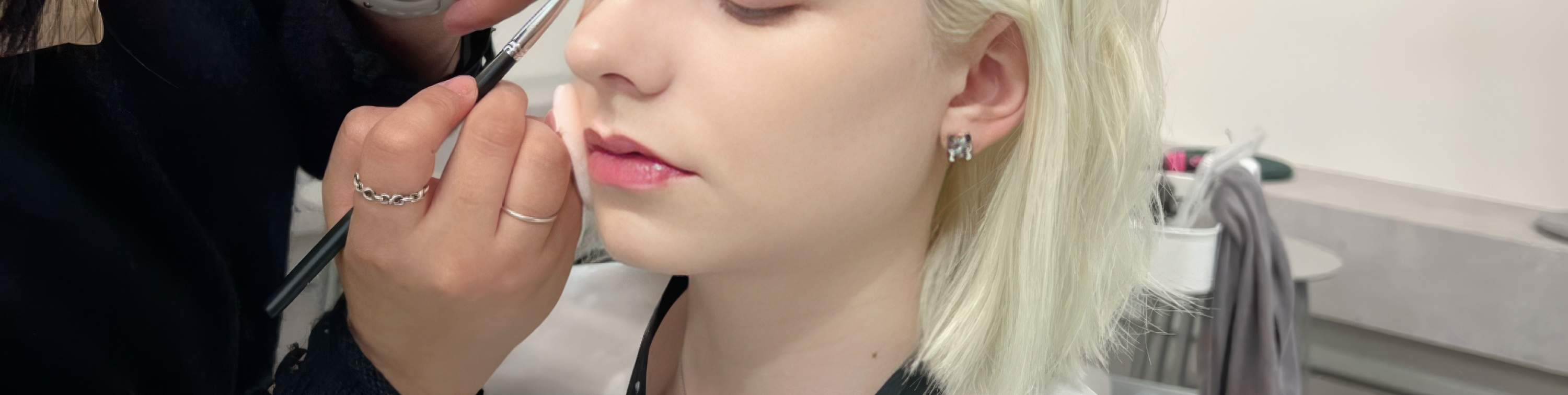 K-pop Idol Experience in Gangnam: Hair & Makeup & Photo Shoot - Klook