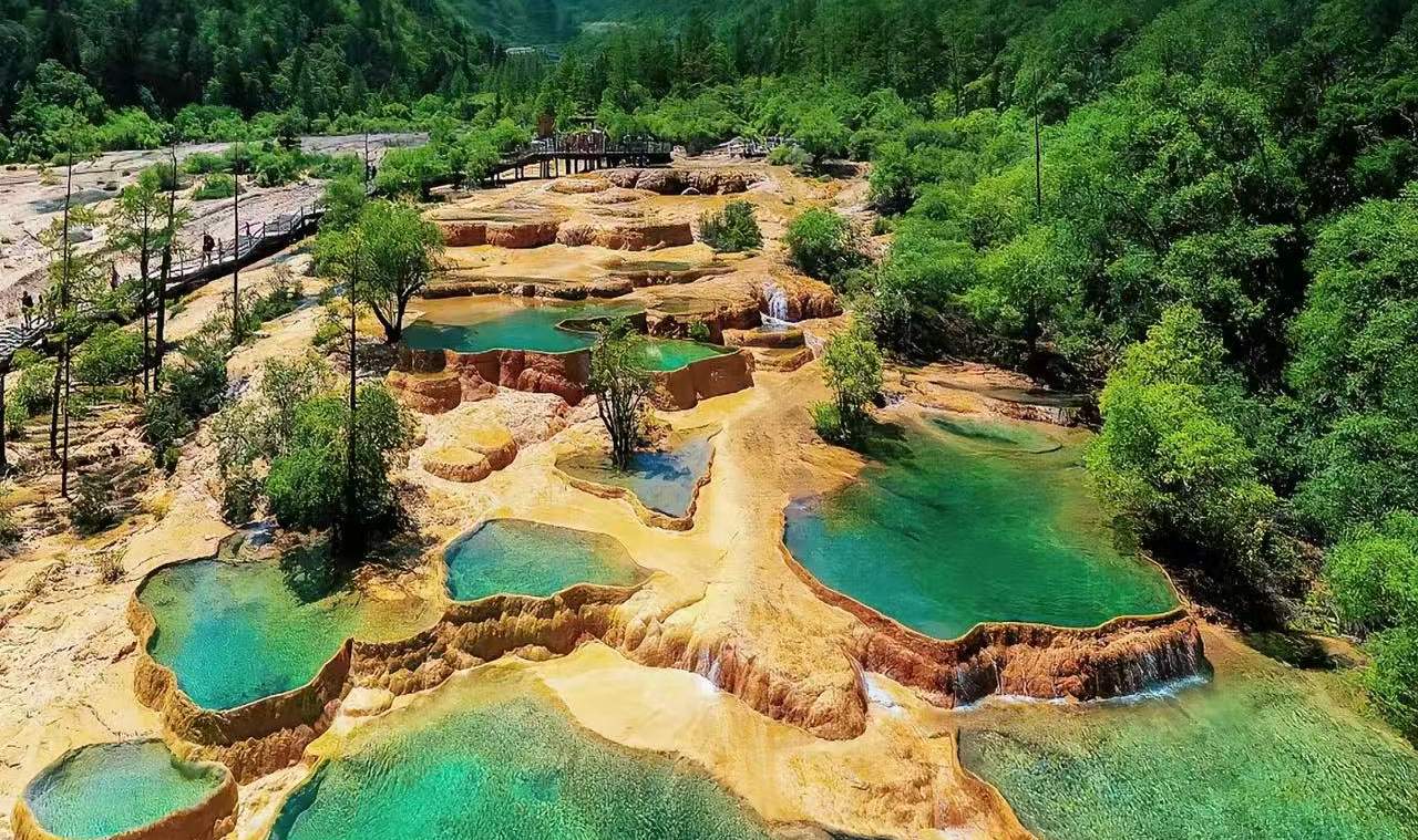3-Day Sichuan Jiuzhaigou & Huanglong English Tour (VIP Small Group ...