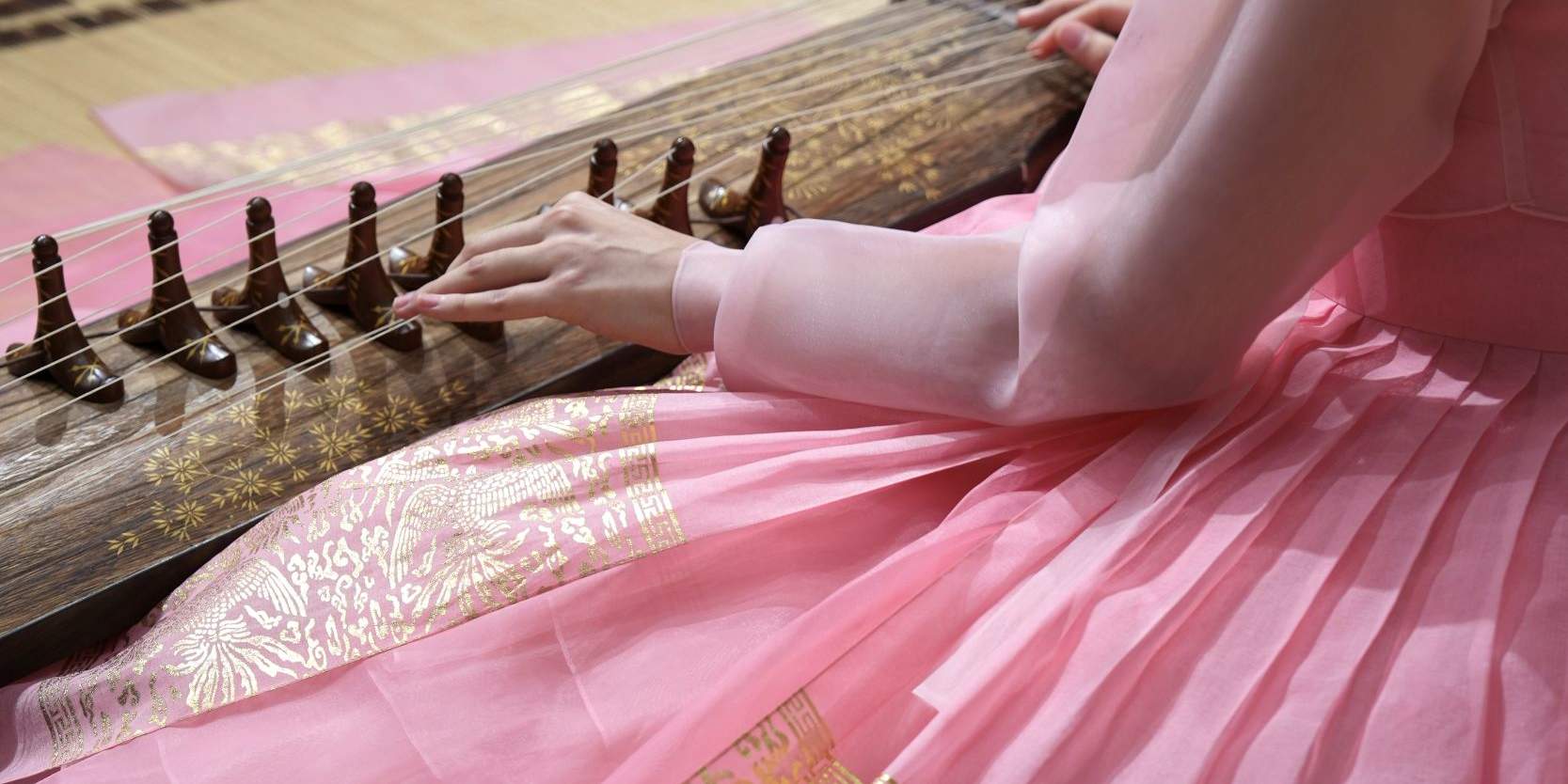 Korean Traditional Musical Instrument Gayageum Class in Itaewon - Klook ...