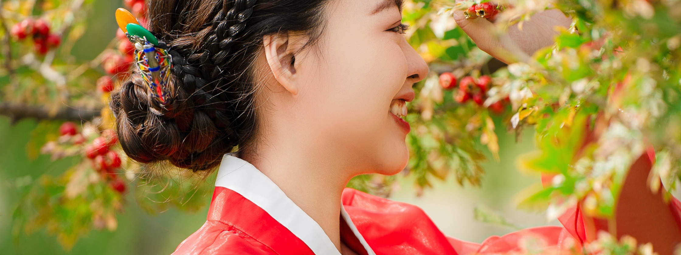 Hanbok Rental with Hairstyling & Accessories - Klook