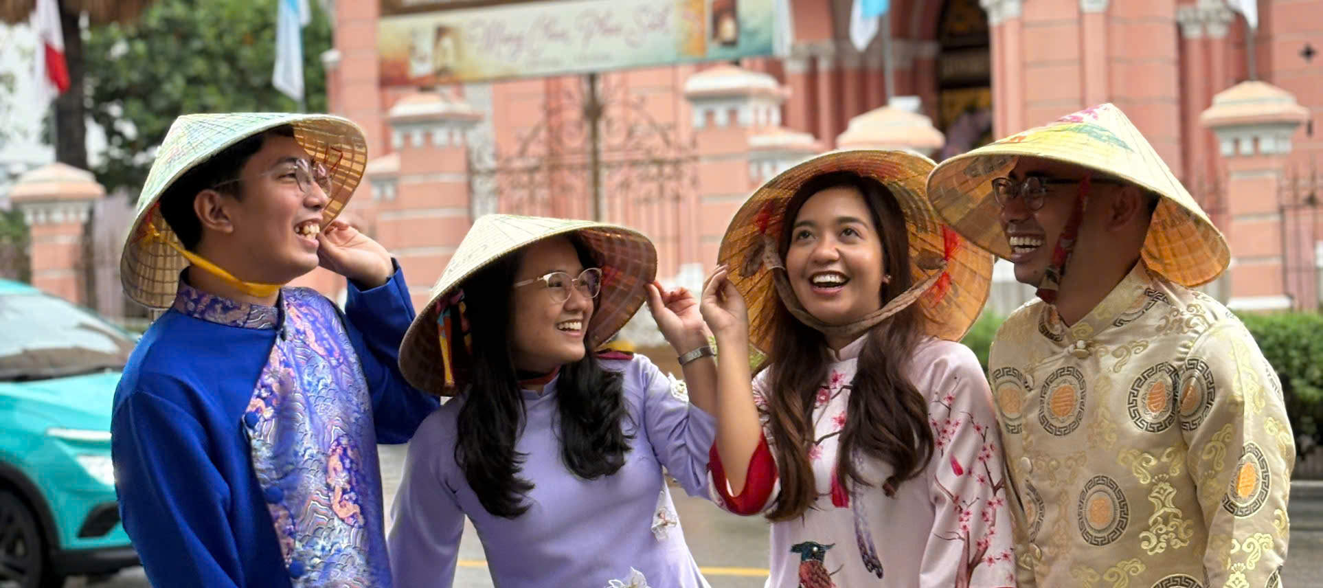Ao Dai Experience with Iconic Instagram Tour in Saigon - Klook Singapore