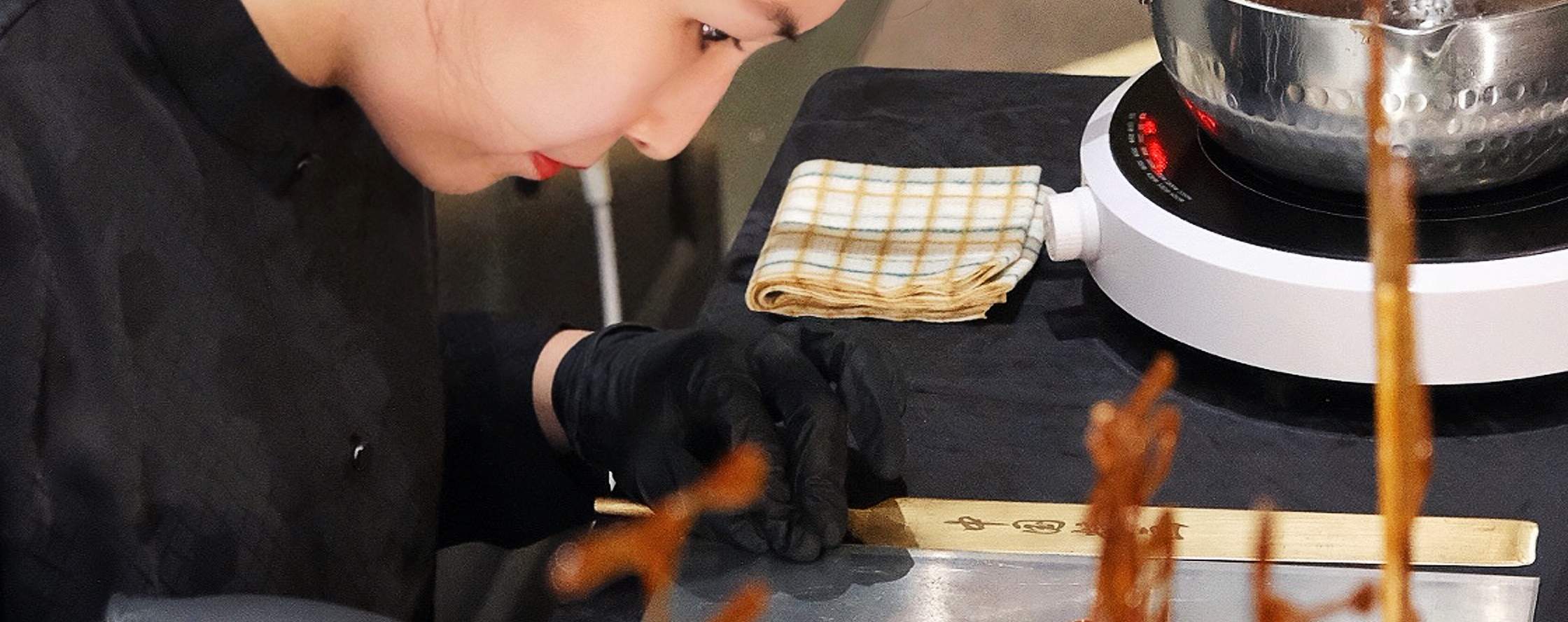 Learn to make sugar painting in Beijing's old alleys_Eatwith - Klook