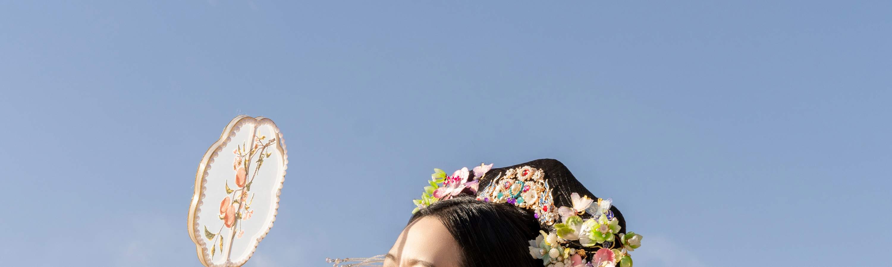 Tourists take photos in ancient Chinese costumes of Qing Palace ...