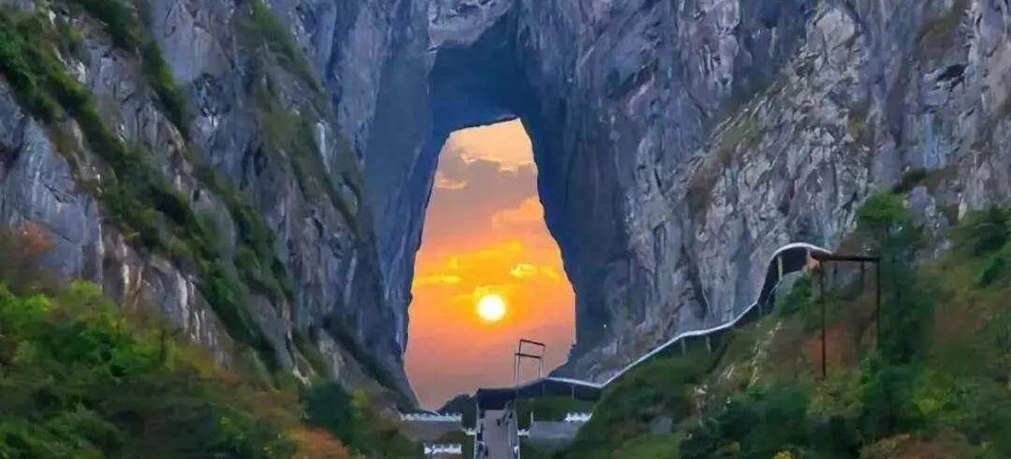 3-Day Tour of Zhangjiajie, Hunan (Four-Diamond Hotel + Zhangjiajie ...