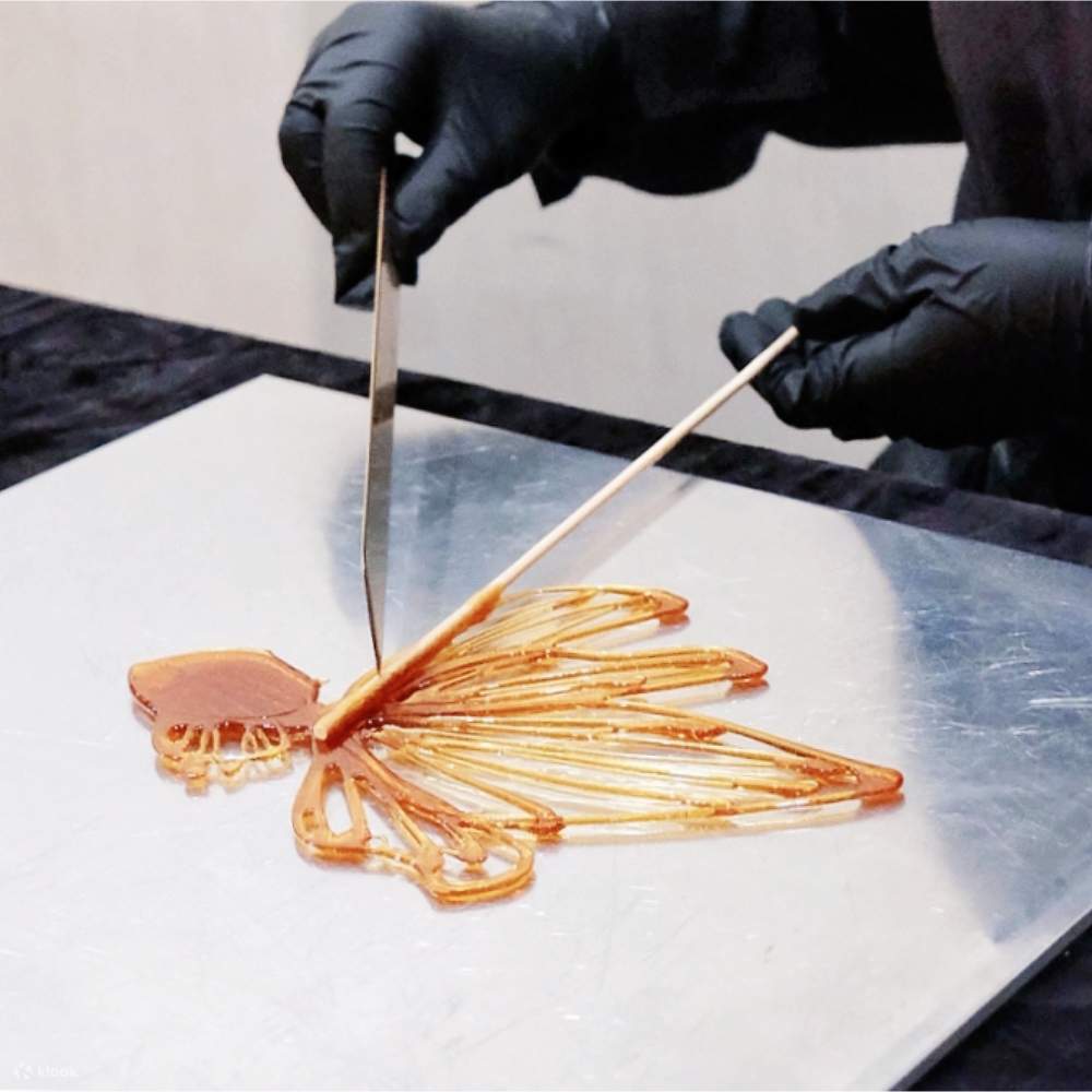 Learn to make sugar painting in Beijing's old alleys_Eatwith - Klook