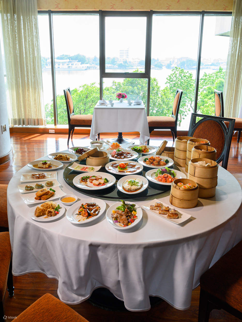 Dim Sum Buffet in het The Emperor Montien Riverside Hotel - Klook ...