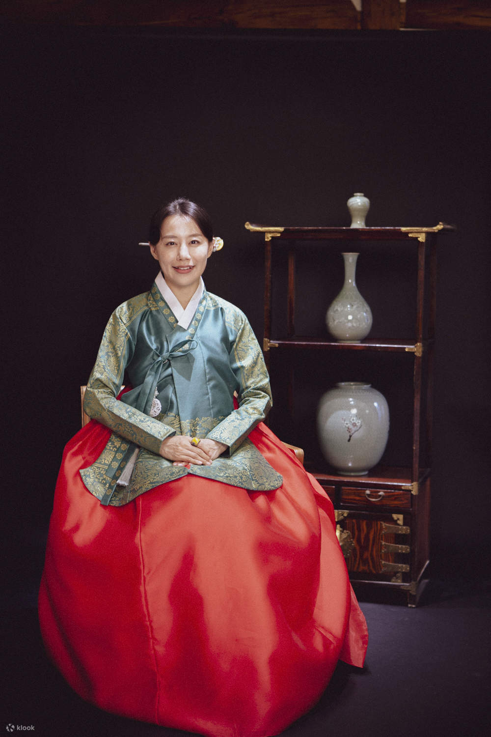 Photoshoot Experience in a Century Old Hanok With Traditional Tea ...