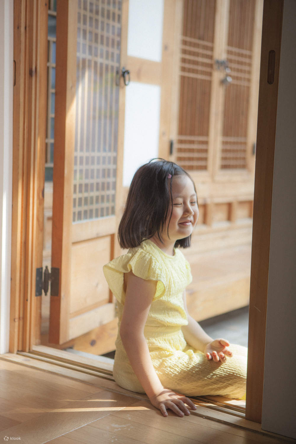 Photoshoot Experience in a Century Old Hanok With Traditional Tea ...