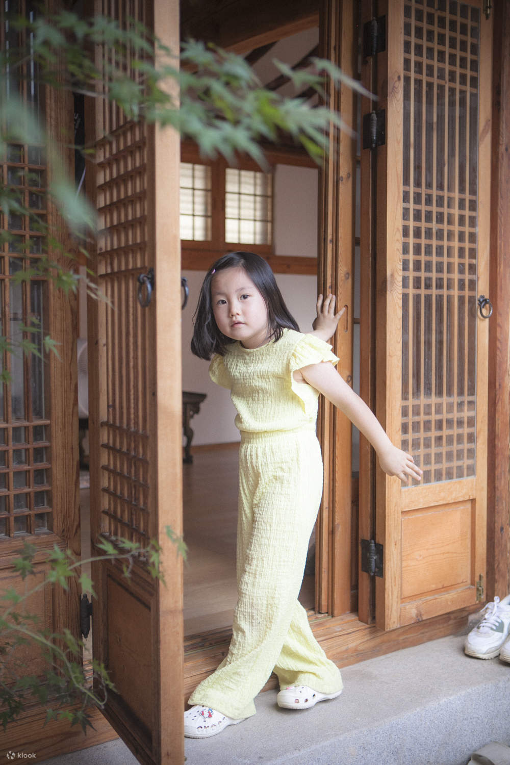 Photoshoot Experience in a Century Old Hanok With Traditional Tea ...