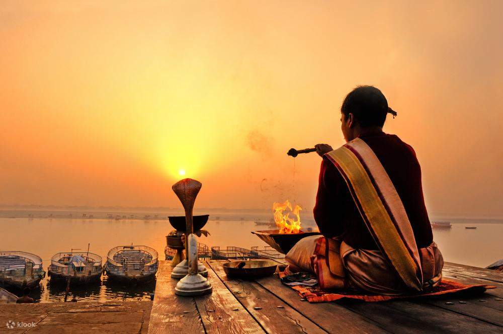 Jalan Kaki & Jelajahi Kota Varanasi (Tur dengan Pemandu dengan berjalan ...