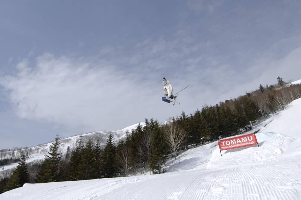 1 day Hoshino Tomamu Ski resort Lift Pass and bus package from Hokkaido ...