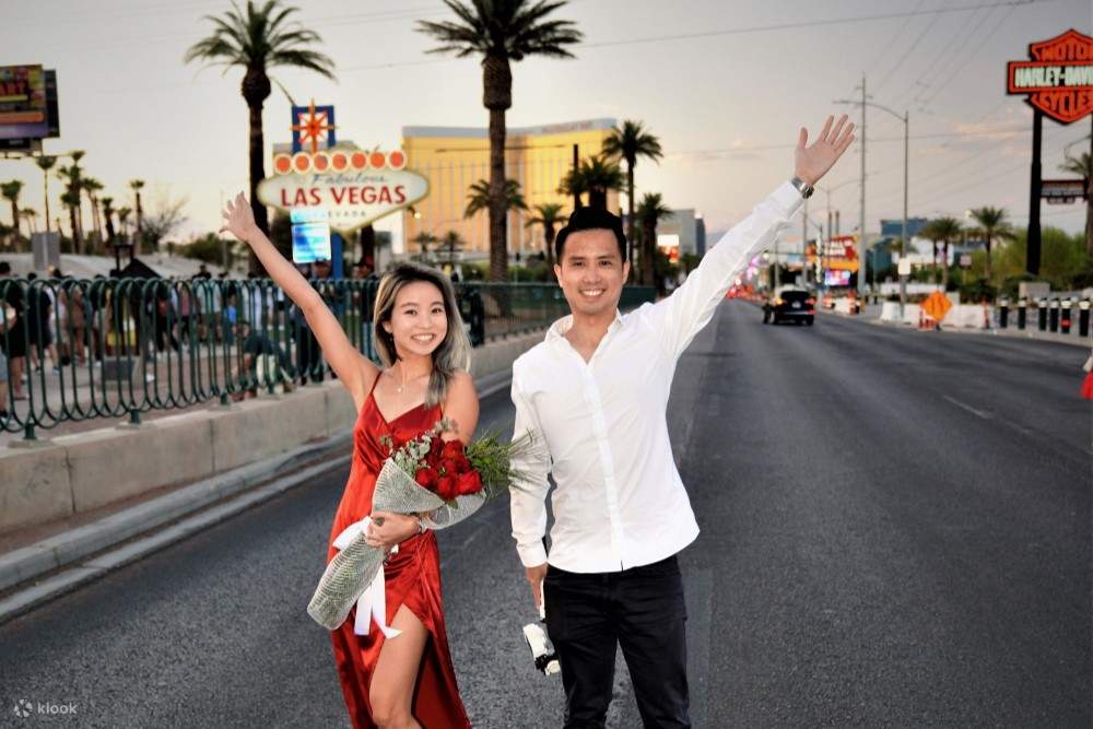 Las Vegas Strip Limousine Private 2-Hour Photo Tour - Klook United States