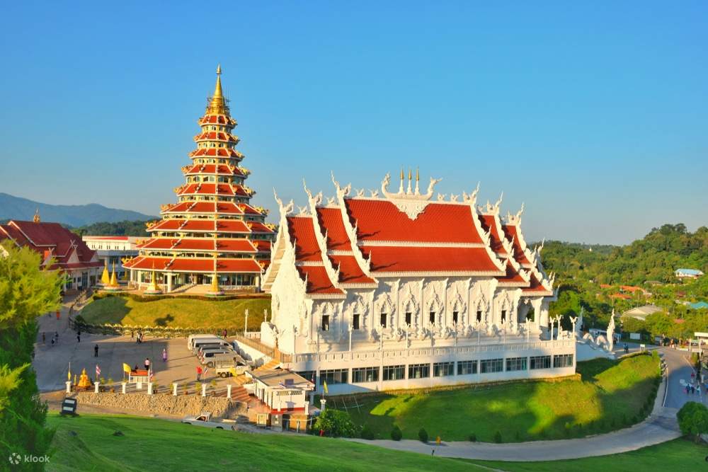 Chiangrai Blue White Red Temple + Lalita Café Full Day Tour - Klook India