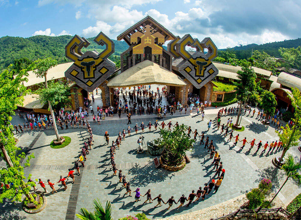 Tur Privat Satu Hari ke Hainan Sanya Binglang Valley Li & Miao Cultural ...