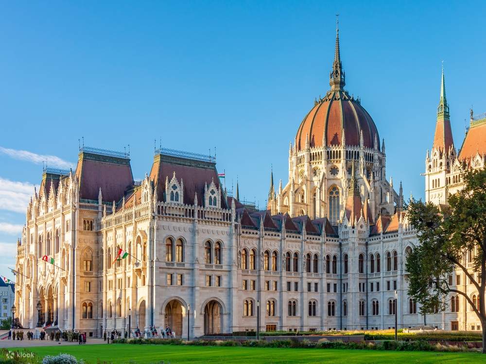 Descubre el encanto de Budapest: Recorrido a pie por el distrito de ...