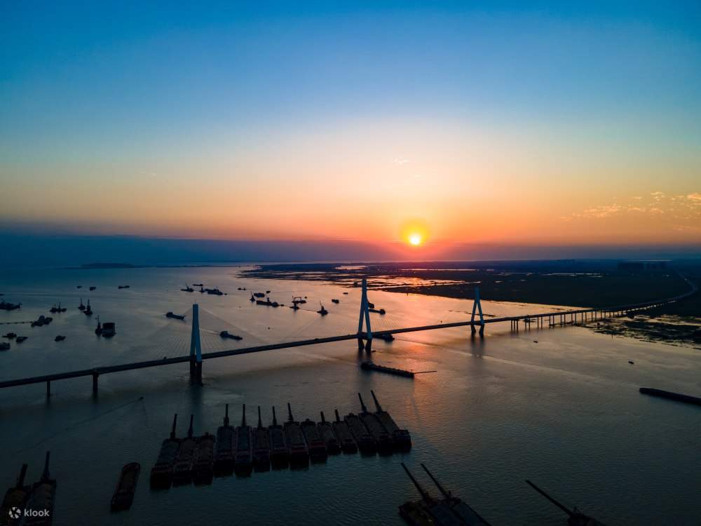 Yueyang Tower-Dongting Lake-Qu Yuan Cultural Park One-Day Tour - Klook ...