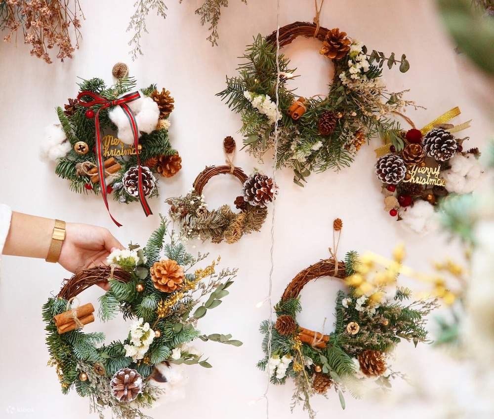 Myosotis Flower Christmas Wreath Workshop - Klook