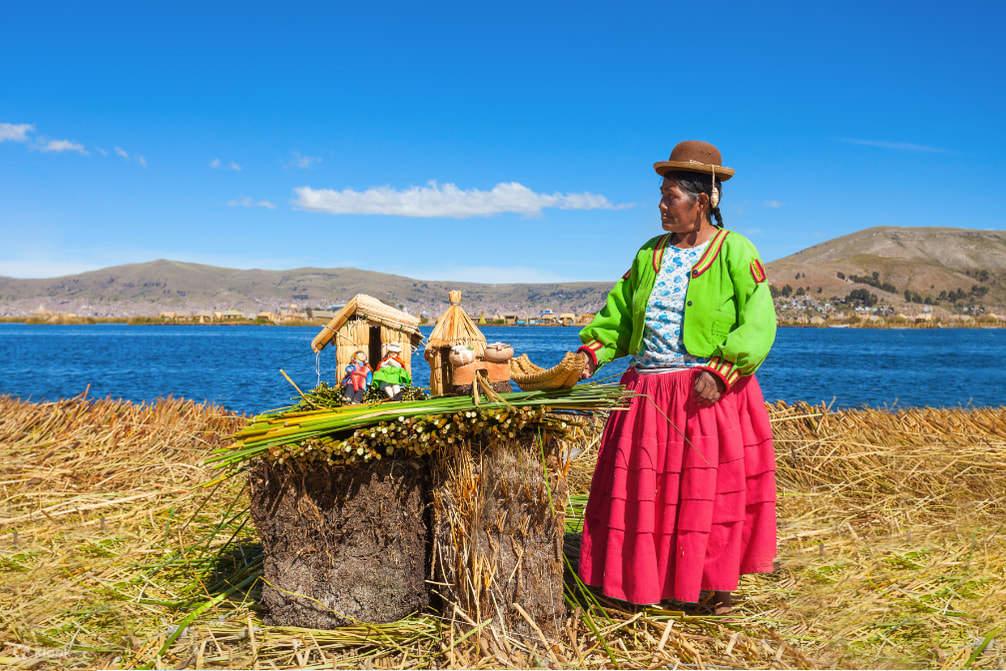 Explore the Enchanting Uros Floating Islands of Lake Titicaca on a ...