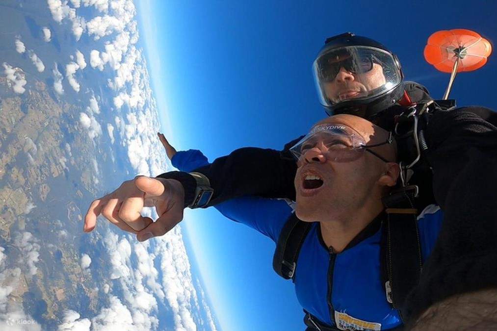 Pengalaman Terjun Tiruk Tandem di Sydney oleh 1300 Skydive di Sydney ...