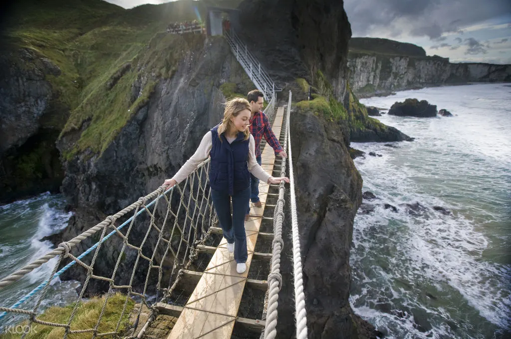 Giant’s Causeway & Carrick-a-Rede Rope Bridge Tour from Belfast