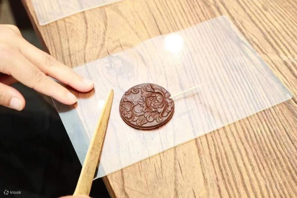 Learn to make pure natural incense cards in Daguanyuan - Eatwith ...