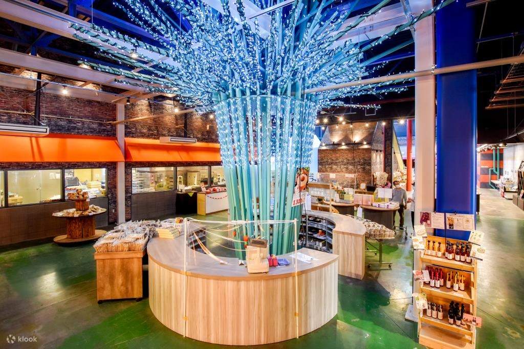 Mount Fuji Yamanashi Fruit Picking & Kawaguchiko Landmark Sightseeing ...