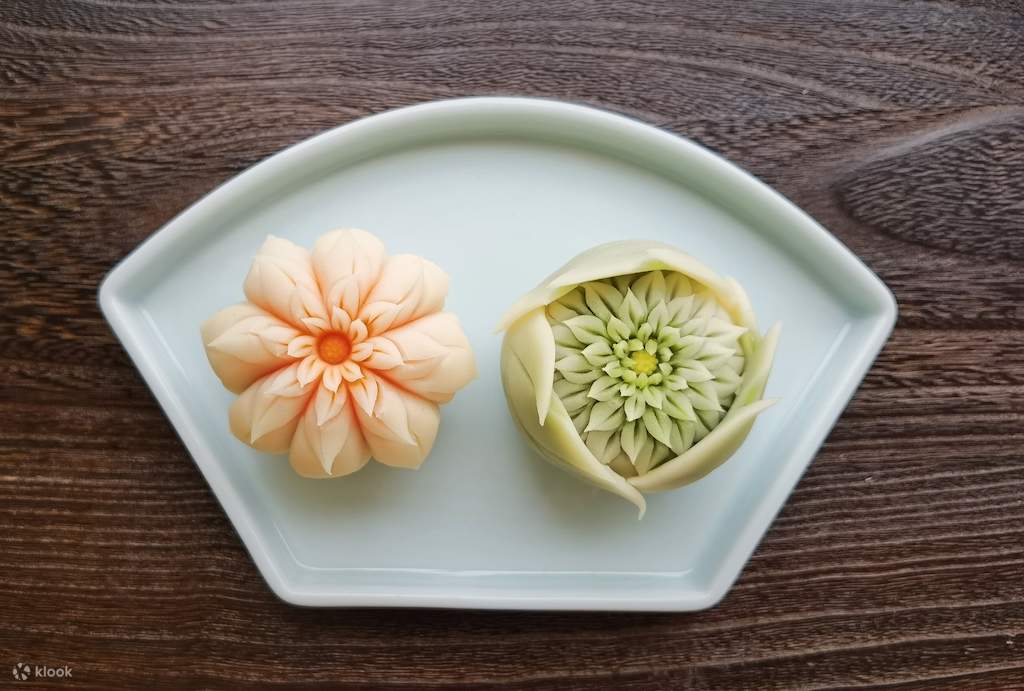 Making tea cakes from the Tang Dynasty in Chang'an - Eatwith - Klook ...