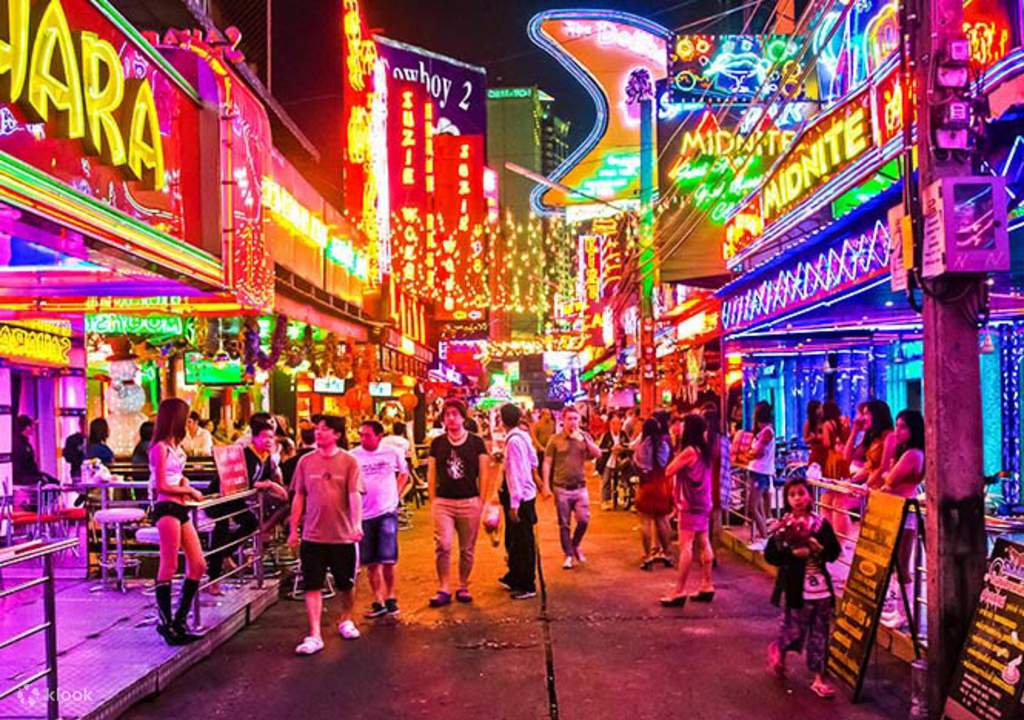 17 Best Vacation Spots For Single Guys - Updated 2023 | Trip101