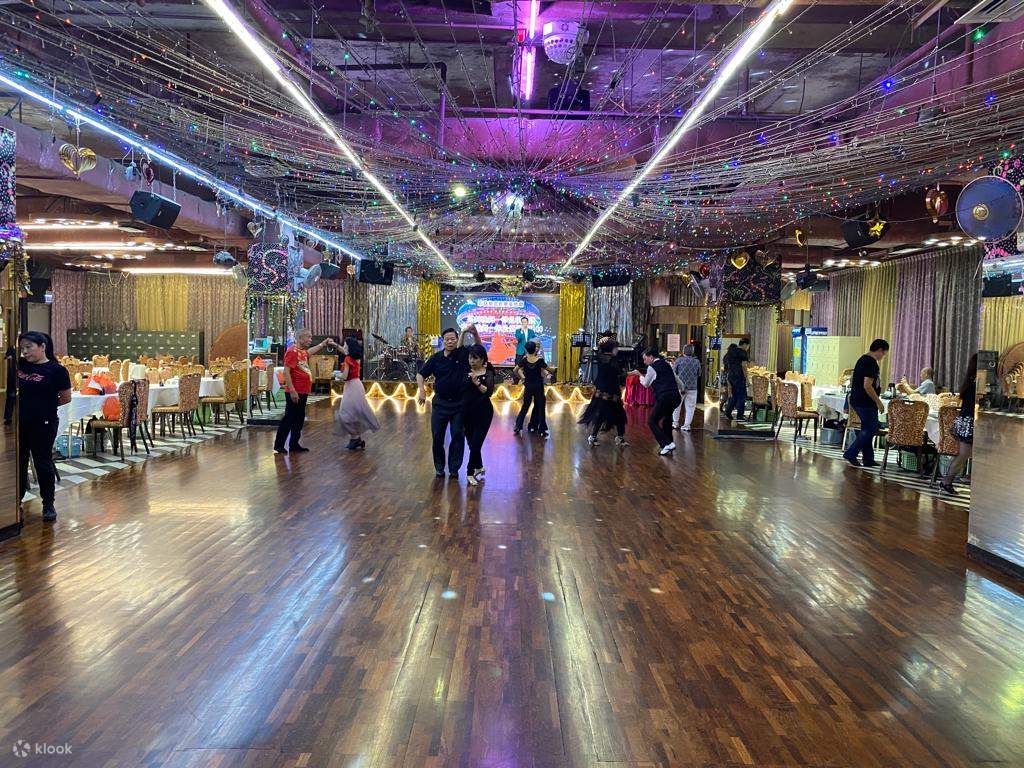 Feliz noche de canto y baile en Hong Kong - Klook Estados Unidos