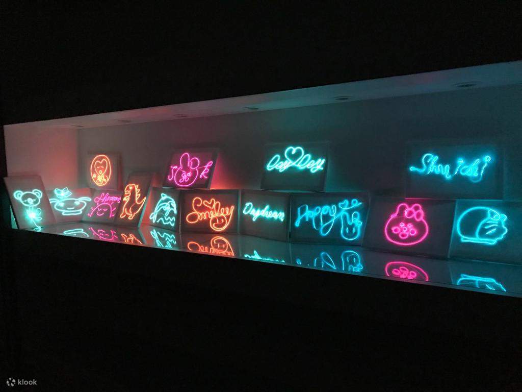 Jolly Academy - Tali Lampu Aneka Warna! Tanda LED bentuk neon ...