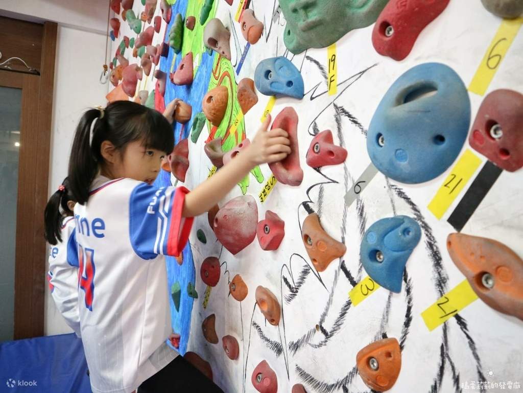 Taipei: Rock Climbing - Planet Fitness Classroom - Bouldering ...