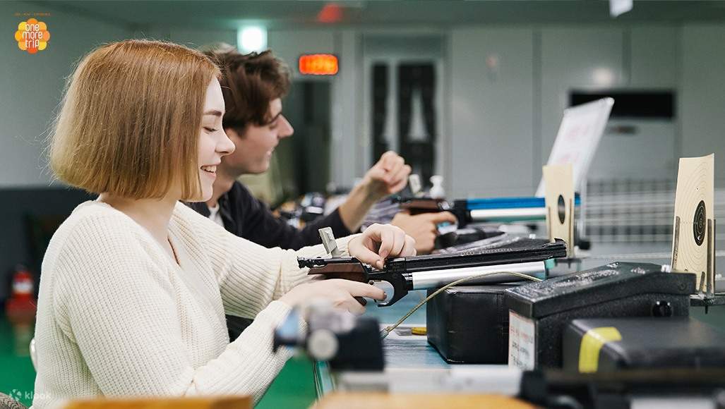 Live Ammunition Gun Shooting Experience in Seoul - Klook Estados Unidos