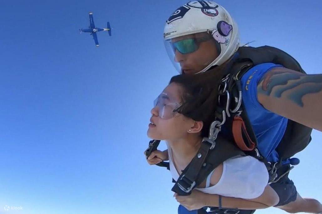 Book Byron Bay Tandem Skydiving Package Online at Gold Coast - Klook Canada