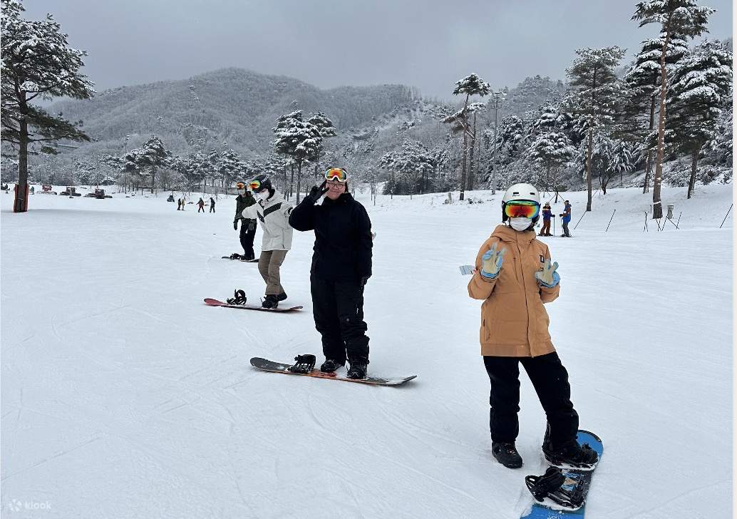 Gangwon-do Oak Valley Resort Ski Day Tour from Seoul - Klook