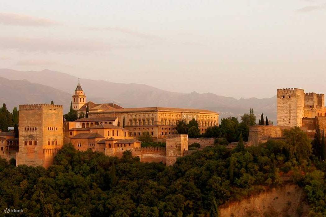 Alhambra Guided Day Tour dari Seville - Klook Indonesia